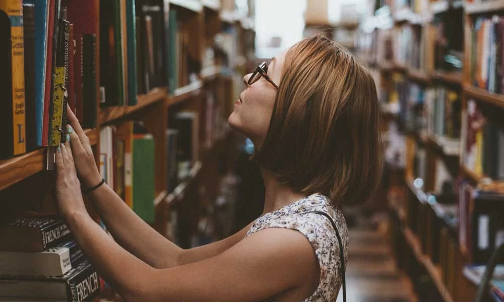 Top 12 Tips To Bag Your First Graphic Design Gig In 2023